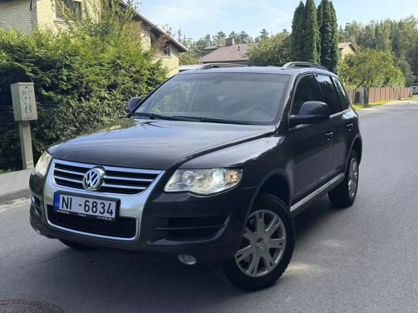 Pelēks Volkswagen Touareg 2007 Jelgava, ar dzinēja tilpumu 3.00 L un nobraukumu 316 tūkst. km par 6700 €, foto 2 vietnē AUTOMOTO.COM.LV