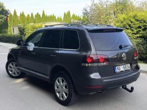 Pelēks Volkswagen Touareg 2007 Jelgava, ar dzinēja tilpumu 3.00 L un nobraukumu 316 tūkst. km par 6700 €, foto 4 vietnē AUTOMOTO.COM.LV