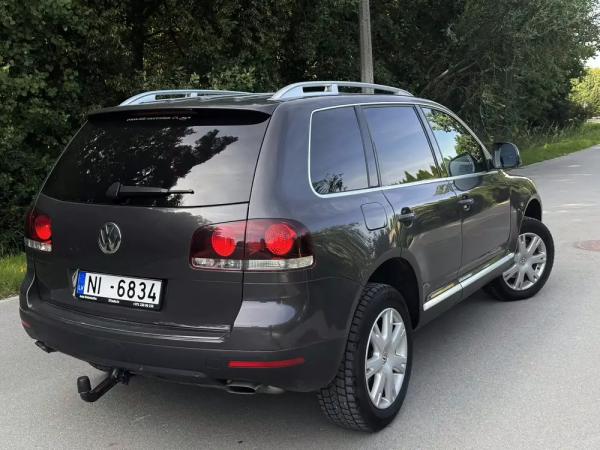 Pelēks Volkswagen Touareg 2007 Jelgava, ar dzinēja tilpumu 3.00 L un nobraukumu 316 tūkst. km par 6700 €, foto 4 vietnē AUTOMOTO.COM.LV