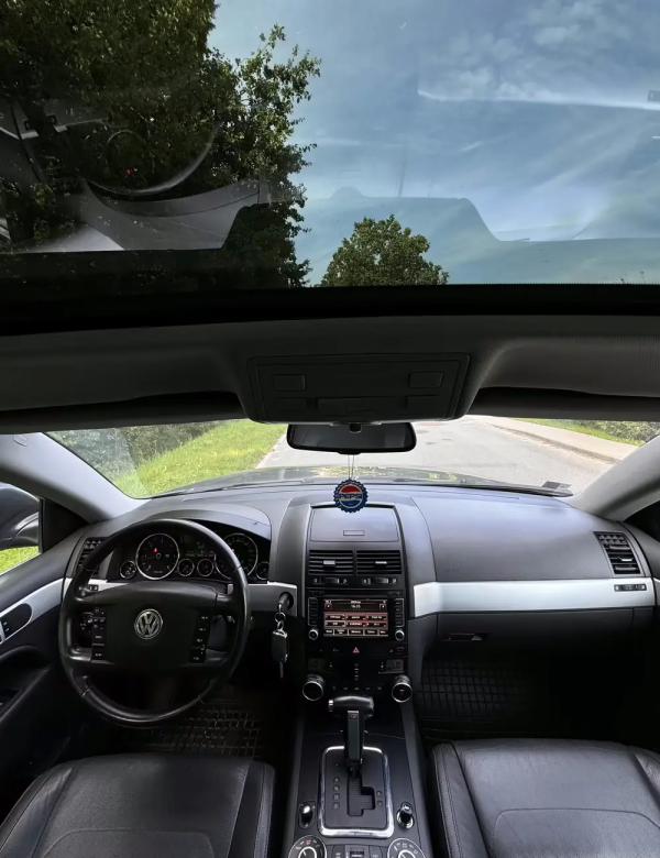 Pelēks Volkswagen Touareg 2007 Jelgava, ar dzinēja tilpumu 3.00 L un nobraukumu 316 tūkst. km par 6700 €, foto 5 vietnē AUTOMOTO.COM.LV
