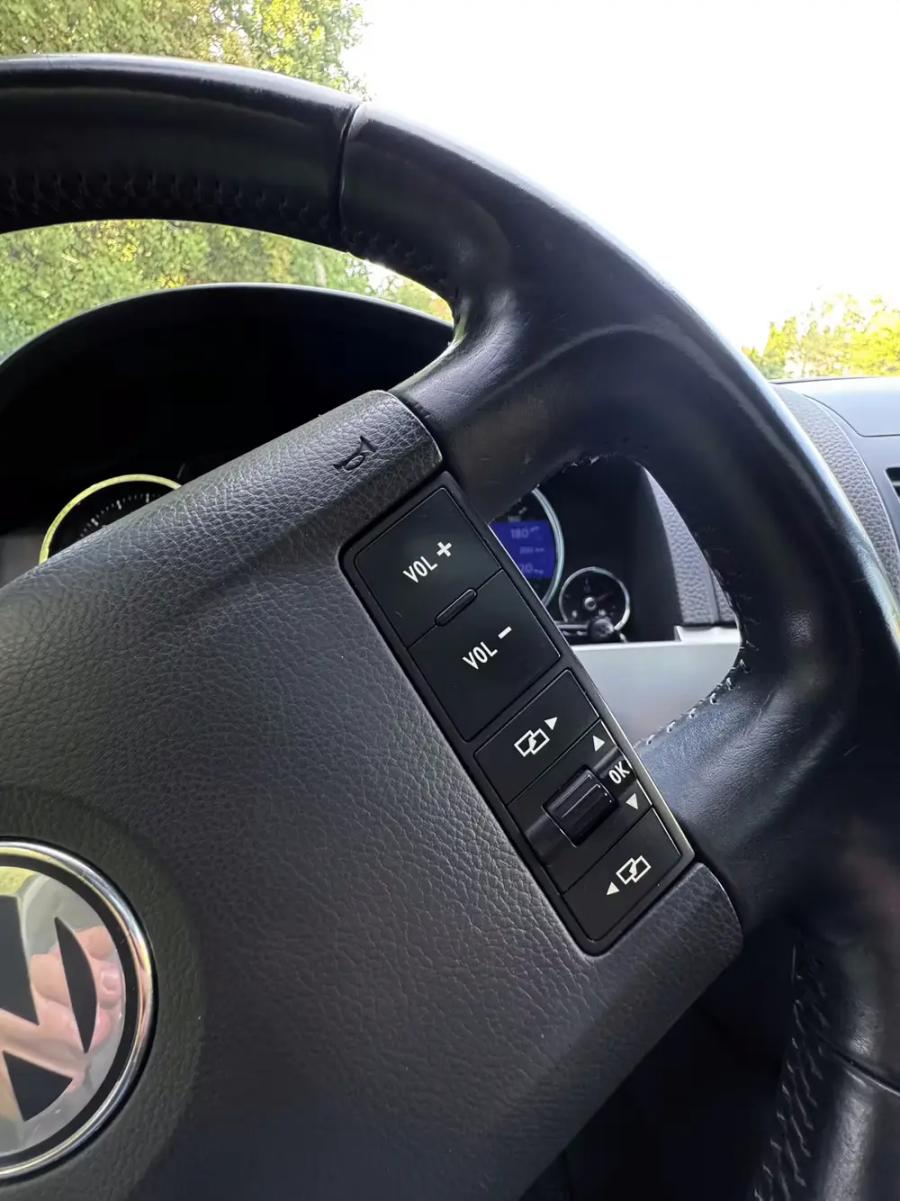 Pelēks Volkswagen Touareg 2007 Jelgava, ar dzinēja tilpumu 3.00 L un nobraukumu 316 tūkst. km par 6700 €, foto 13 vietnē AUTOMOTO.COM.LV