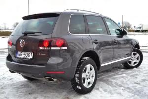 Grey Volkswagen Touareg 2007 in Jekabpils, with an engine capacity of 3.00 L and mileage of 262 thousand km for 7900 €, photo 3 on AUTOMOTO.COM.LV