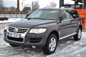 Grey Volkswagen Touareg 2007 in Jekabpils, with an engine capacity of 3.00 L and mileage of 262 thousand km for 7900 €, photo 4 on AUTOMOTO.COM.LV