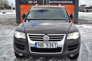 Grey Volkswagen Touareg 2007 in Jekabpils, with an engine capacity of 3.00 L and mileage of 262 thousand km for 7900 €, photo 5 on AUTOMOTO.COM.LV