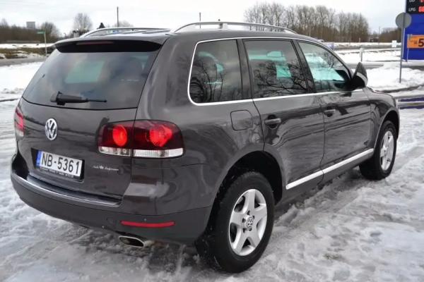 Pelēks Volkswagen Touareg 2007 Jēkabpils, ar dzinēja tilpumu 3.00 L un nobraukumu 262 tūkst. km par 7900 €, foto 6 vietnē AUTOMOTO.COM.LV