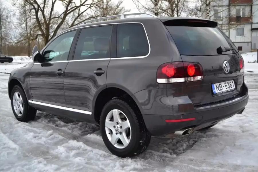 Grey Volkswagen Touareg 2007 in Jekabpils, with an engine capacity of 3.00 L and mileage of 262 thousand km for 7900 €, photo 9 on AUTOMOTO.COM.LV