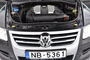 Grey Volkswagen Touareg 2007 in Jekabpils, with an engine capacity of 3.00 L and mileage of 262 thousand km for 7900 €, photo 13 on AUTOMOTO.COM.LV