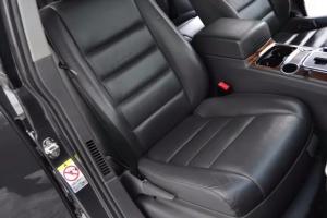 Grey Volkswagen Touareg 2007 in Jekabpils, with an engine capacity of 3.00 L and mileage of 262 thousand km for 7900 €, photo 16 on AUTOMOTO.COM.LV