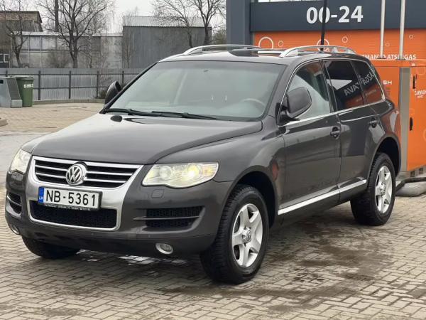 Pelēks Volkswagen Touareg 2007 Jēkabpils, ar dzinēja tilpumu 3.00 L un nobraukumu 313 tūkst. km par 6900 €, foto 3 vietnē AUTOMOTO.COM.LV