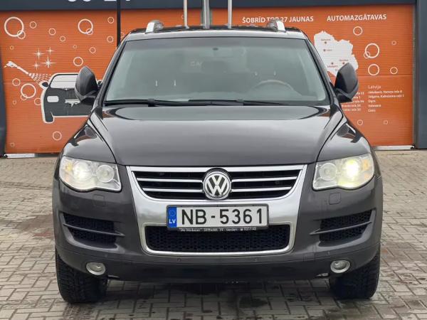 Pelēks Volkswagen Touareg 2007 Jēkabpils, ar dzinēja tilpumu 3.00 L un nobraukumu 313 tūkst. km par 6900 €, foto 4 vietnē AUTOMOTO.COM.LV