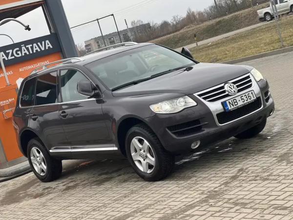 Pelēks Volkswagen Touareg 2007 Jēkabpils, ar dzinēja tilpumu 3.00 L un nobraukumu 313 tūkst. km par 6900 €, foto 5 vietnē AUTOMOTO.COM.LV