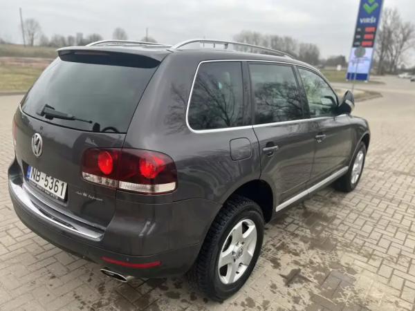 Pelēks Volkswagen Touareg 2007 Jēkabpils, ar dzinēja tilpumu 3.00 L un nobraukumu 313 tūkst. km par 6900 €, foto 6 vietnē AUTOMOTO.COM.LV