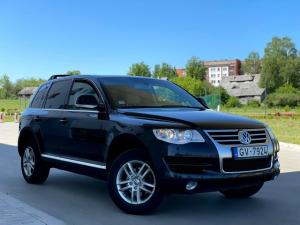 Grey Volkswagen Touareg 2007 in Riga, with an engine capacity of 2.50 L and mileage of 393 thousand km for 4690 €, photo  on AUTOMOTO.COM.LV