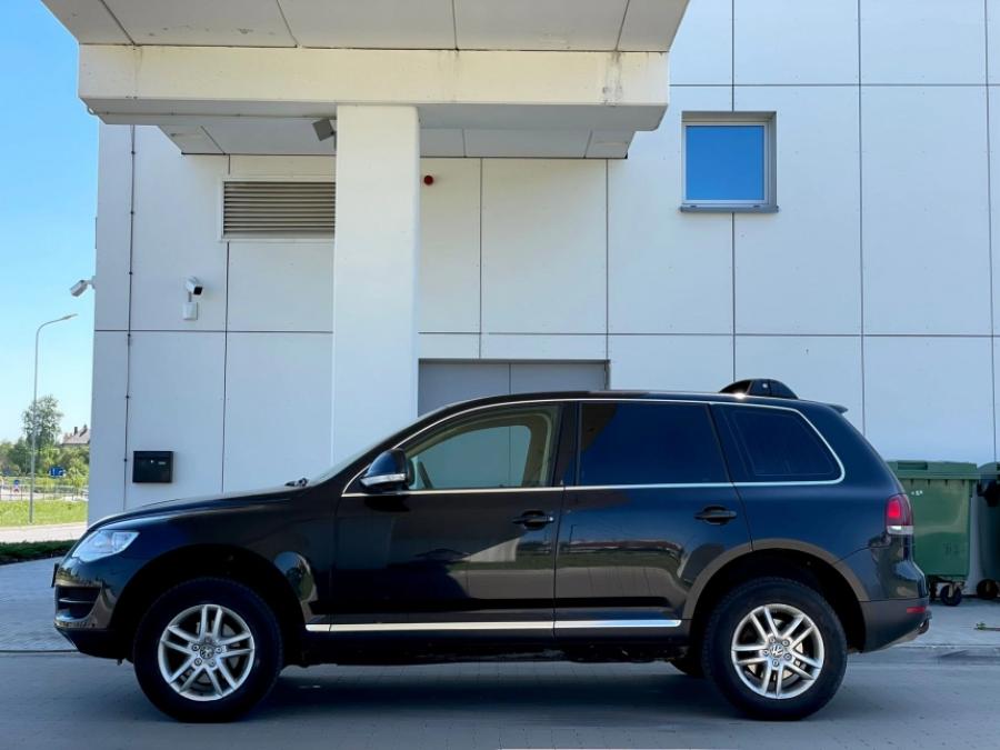 Pelēks Volkswagen Touareg 2007 Rīga, ar dzinēja tilpumu 2.50 L un nobraukumu 393 tūkst. km par 4690 €, foto 3 vietnē AUTOMOTO.COM.LV