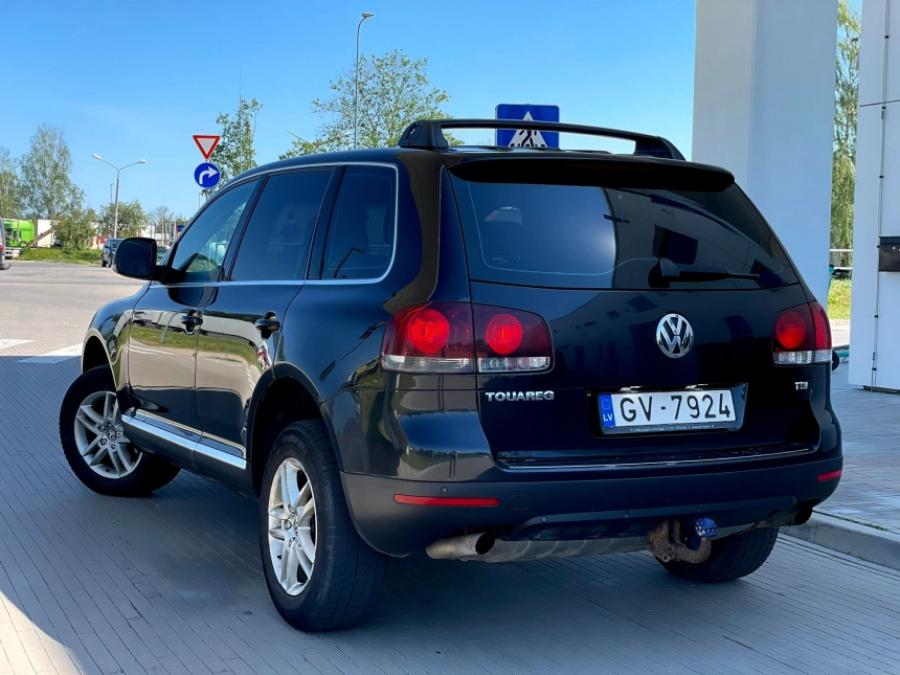 Pelēks Volkswagen Touareg 2007 Rīga, ar dzinēja tilpumu 2.50 L un nobraukumu 393 tūkst. km par 4690 €, foto 6 vietnē AUTOMOTO.COM.LV