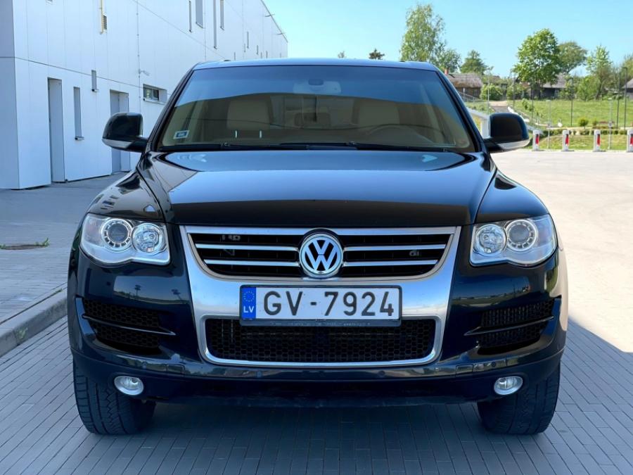 Pelēks Volkswagen Touareg 2007 Rīga, ar dzinēja tilpumu 2.50 L un nobraukumu 393 tūkst. km par 4690 €, foto 7 vietnē AUTOMOTO.COM.LV