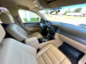 Pelēks Volkswagen Touareg 2007 Rīga, ar dzinēja tilpumu 2.50 L un nobraukumu 393 tūkst. km par 4690 €, foto 10 vietnē AUTOMOTO.COM.LV
