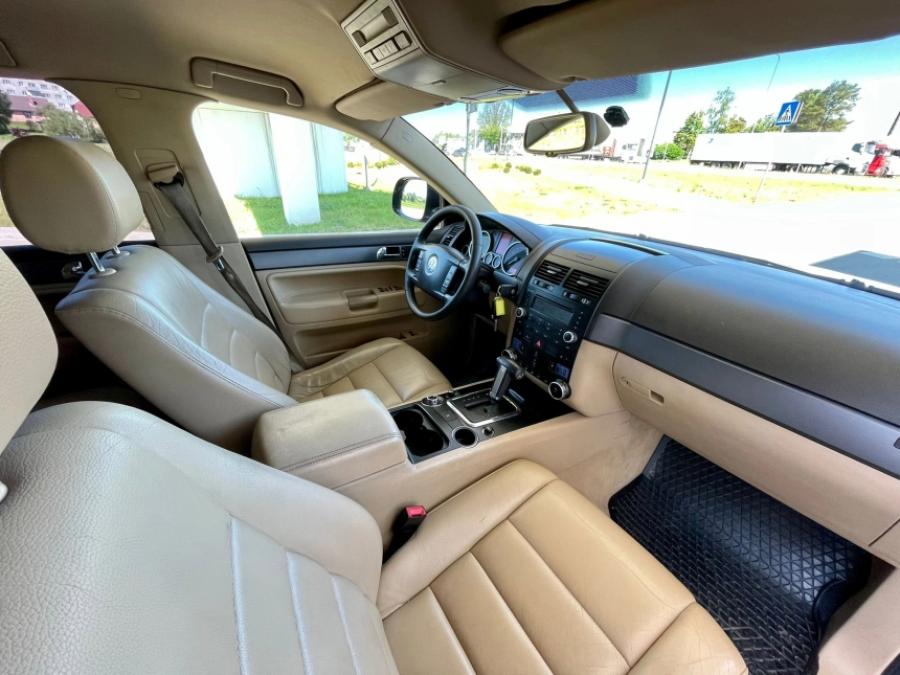 Pelēks Volkswagen Touareg 2007 Rīga, ar dzinēja tilpumu 2.50 L un nobraukumu 393 tūkst. km par 4690 €, foto 10 vietnē AUTOMOTO.COM.LV