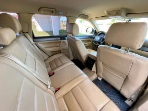 Pelēks Volkswagen Touareg 2007 Rīga, ar dzinēja tilpumu 2.50 L un nobraukumu 393 tūkst. km par 4690 €, foto 11 vietnē AUTOMOTO.COM.LV