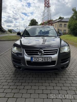 Pelēks Volkswagen Touareg 2007 Ventspils, ar dzinēja tilpumu 3.00 L un nobraukumu 382 tūkst. km par 5200 €, foto  vietnē AUTOMOTO.COM.LV