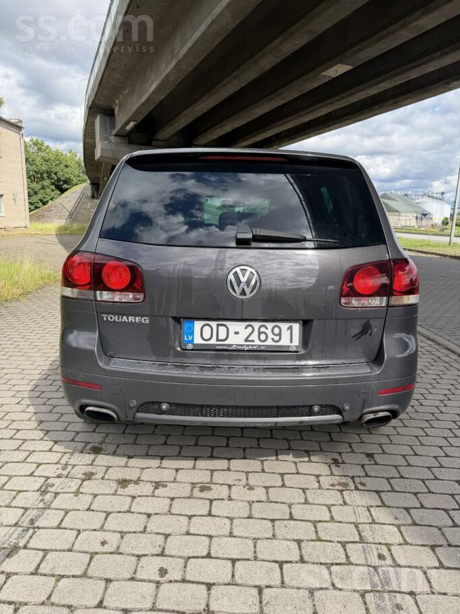 Pelēks Volkswagen Touareg 2007 Ventspils, ar dzinēja tilpumu 3.00 L un nobraukumu 382 tūkst. km par 5200 €, foto 3 vietnē AUTOMOTO.COM.LV