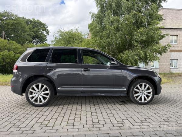 Pelēks Volkswagen Touareg 2007 Ventspils, ar dzinēja tilpumu 3.00 L un nobraukumu 382 tūkst. km par 5200 €, foto 3 vietnē AUTOMOTO.COM.LV