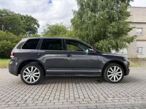 Pelēks Volkswagen Touareg 2007 Ventspils, ar dzinēja tilpumu 3.00 L un nobraukumu 382 tūkst. km par 5200 €, foto 4 vietnē AUTOMOTO.COM.LV