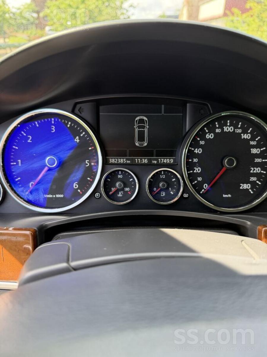 Pelēks Volkswagen Touareg 2007 Ventspils, ar dzinēja tilpumu 3.00 L un nobraukumu 382 tūkst. km par 5200 €, foto 5 vietnē AUTOMOTO.COM.LV