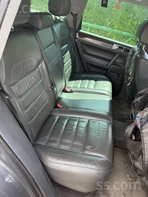 Pelēks Volkswagen Touareg 2007 Ventspils, ar dzinēja tilpumu 3.00 L un nobraukumu 382 tūkst. km par 5200 €, foto 6 vietnē AUTOMOTO.COM.LV
