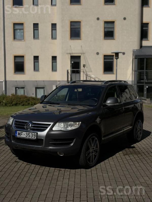 Grey Volkswagen Touareg 2007 in Riga, with an engine capacity of 3.00 L and mileage of 175 thousand km for 6450 €, photo 2 on AUTOMOTO.COM.LV