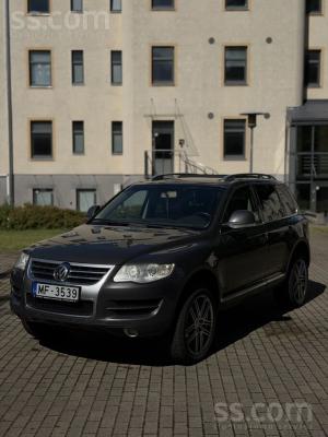 Pelēks Volkswagen Touareg 2007 Rīga, ar dzinēja tilpumu 3.00 L un nobraukumu 175 tūkst. km par 6450 €, foto 3 vietnē AUTOMOTO.COM.LV