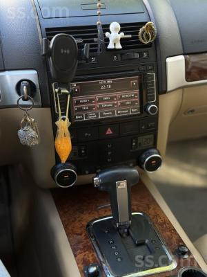 Pelēks Volkswagen Touareg 2007 Rīga, ar dzinēja tilpumu 3.00 L un nobraukumu 175 tūkst. km par 6450 €, foto 10 vietnē AUTOMOTO.COM.LV