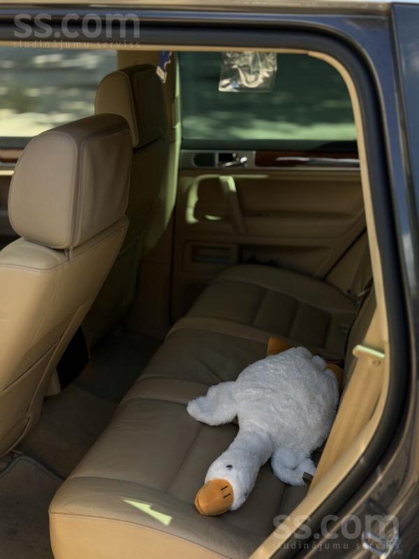 Grey Volkswagen Touareg 2007 in Riga, with an engine capacity of 3.00 L and mileage of 175 thousand km for 6450 €, photo 10 on AUTOMOTO.COM.LV
