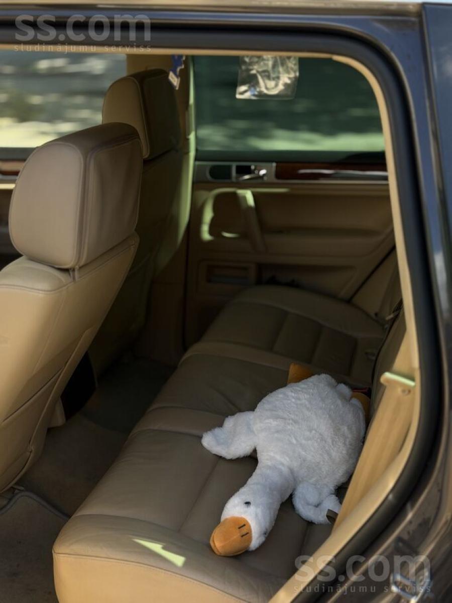 Pelēks Volkswagen Touareg 2007 Rīga, ar dzinēja tilpumu 3.00 L un nobraukumu 175 tūkst. km par 6450 €, foto 11 vietnē AUTOMOTO.COM.LV