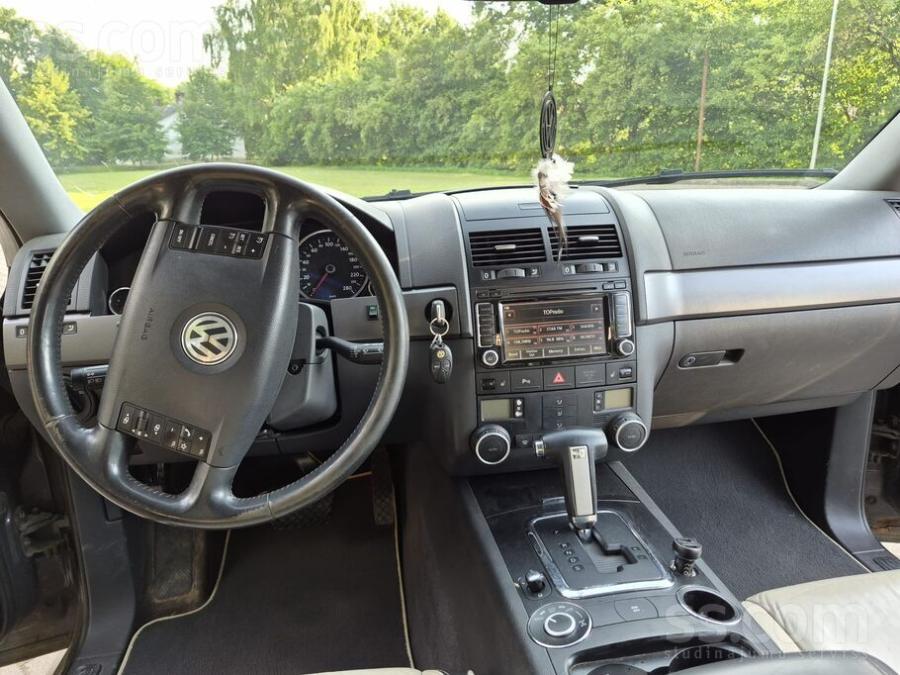 Pelēks Volkswagen Touareg 2007 Rīga, ar dzinēja tilpumu 3.00 L un nobraukumu 365 tūkst. km par 5900 €, foto 1 vietnē AUTOMOTO.COM.LV