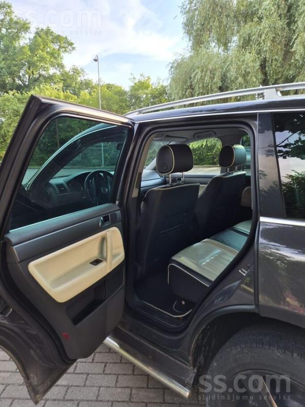 Pelēks Volkswagen Touareg 2007 Rīga, ar dzinēja tilpumu 3.00 L un nobraukumu 365 tūkst. km par 5900 €, foto 7 vietnē AUTOMOTO.COM.LV