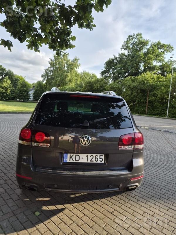 Pelēks Volkswagen Touareg 2007 Rīga, ar dzinēja tilpumu 3.00 L un nobraukumu 365 tūkst. km par 5900 €, foto 8 vietnē AUTOMOTO.COM.LV