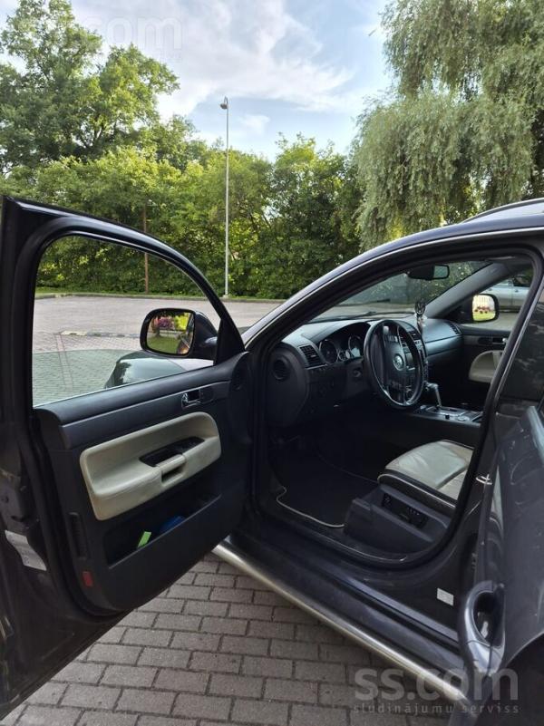 Pelēks Volkswagen Touareg 2007 Rīga, ar dzinēja tilpumu 3.00 L un nobraukumu 365 tūkst. km par 5900 €, foto 9 vietnē AUTOMOTO.COM.LV