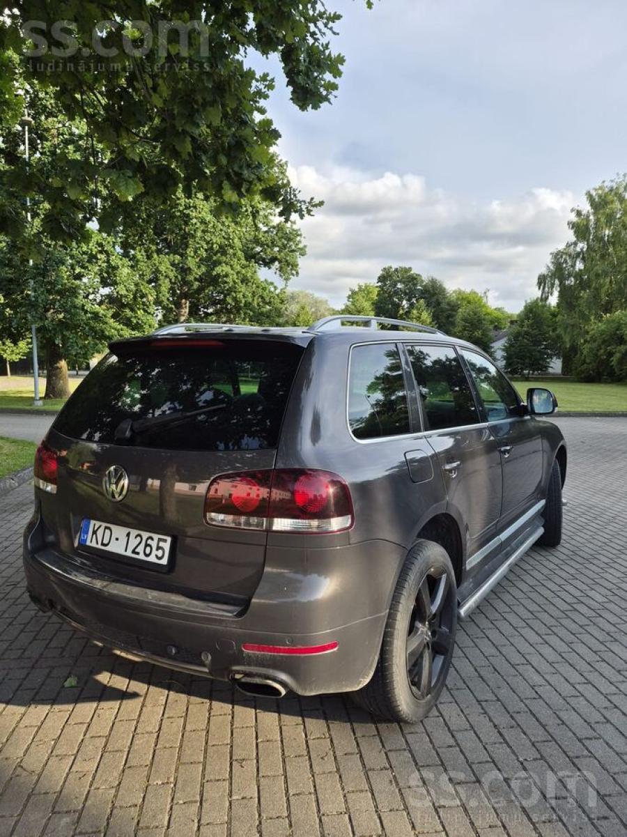Pelēks Volkswagen Touareg 2007 Rīga, ar dzinēja tilpumu 3.00 L un nobraukumu 365 tūkst. km par 5900 €, foto 11 vietnē AUTOMOTO.COM.LV