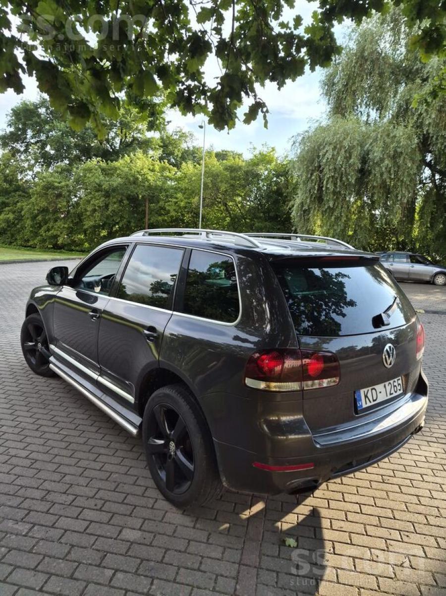 Pelēks Volkswagen Touareg 2007 Rīga, ar dzinēja tilpumu 3.00 L un nobraukumu 365 tūkst. km par 5900 €, foto 12 vietnē AUTOMOTO.COM.LV
