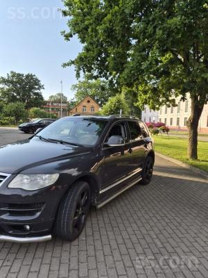 Pelēks Volkswagen Touareg 2007 Rīga, ar dzinēja tilpumu 3.00 L un nobraukumu 365 tūkst. km par 5900 €, foto 13 vietnē AUTOMOTO.COM.LV