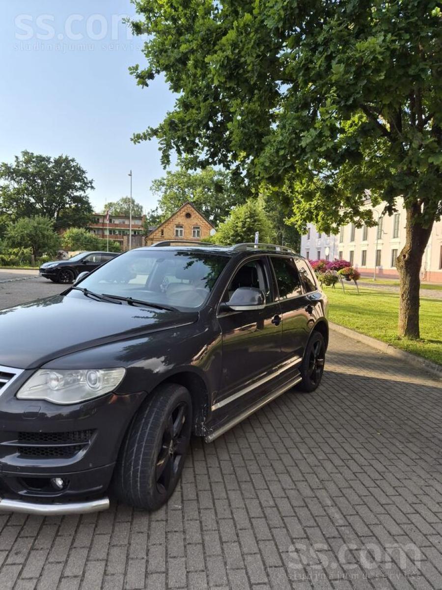 Pelēks Volkswagen Touareg 2007 Rīga, ar dzinēja tilpumu 3.00 L un nobraukumu 365 tūkst. km par 5900 €, foto 13 vietnē AUTOMOTO.COM.LV