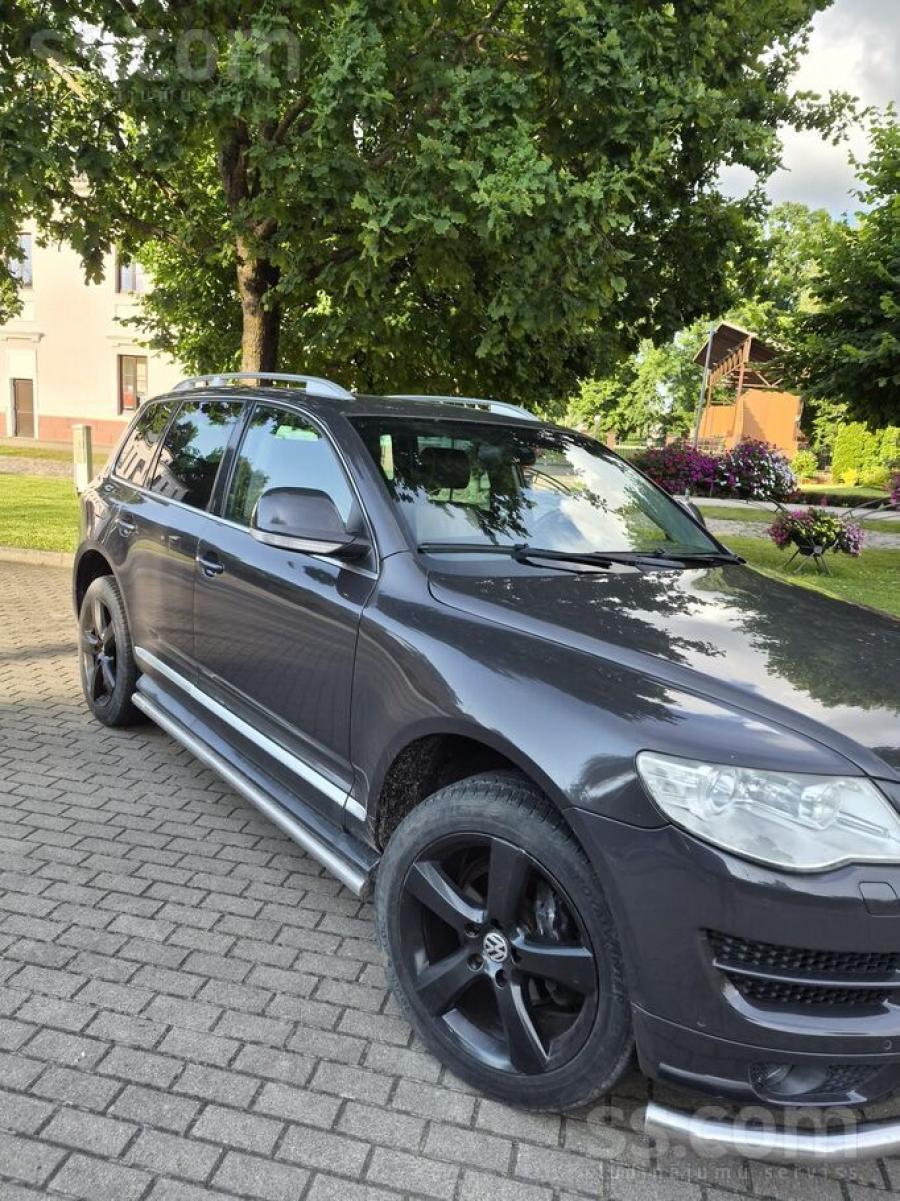 Pelēks Volkswagen Touareg 2007 Rīga, ar dzinēja tilpumu 3.00 L un nobraukumu 365 tūkst. km par 5900 €, foto 14 vietnē AUTOMOTO.COM.LV