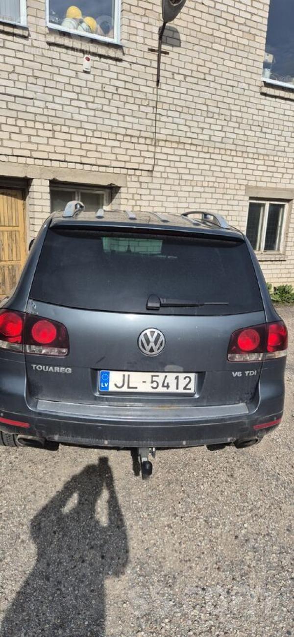 Pelēks Volkswagen Touareg 2007 Saldus, ar dzinēja tilpumu 3.00 L un nobraukumu 508 tūkst. km par 2500 €, foto 2 vietnē AUTOMOTO.COM.LV