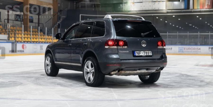 Grey Volkswagen Touareg 2007 in Riga, with an engine capacity of 2.50 L and mileage of 0 thousand km for 3200 €, photo 6 on AUTOMOTO.COM.LV
