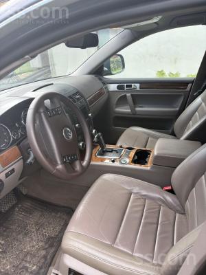 Grey Volkswagen Touareg 2007 in Riga, with an engine capacity of 2.50 L and mileage of 0 thousand km for 3200 €, photo 8 on AUTOMOTO.COM.LV
