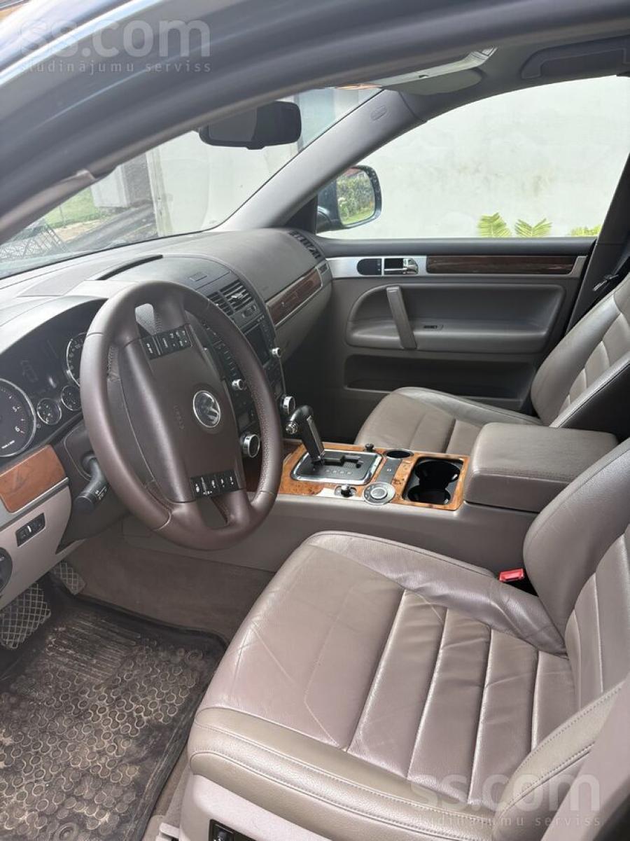 Grey Volkswagen Touareg 2007 in Riga, with an engine capacity of 2.50 L and mileage of 0 thousand km for 3200 €, photo 8 on AUTOMOTO.COM.LV