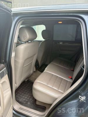 Grey Volkswagen Touareg 2007 in Riga, with an engine capacity of 2.50 L and mileage of 0 thousand km for 3200 €, photo 9 on AUTOMOTO.COM.LV