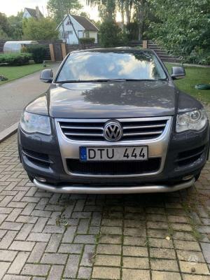 Pelēks Volkswagen Touareg 2007 Kauņa, ar dzinēja tilpumu 2.97 L un nobraukumu 321 tūkst. km par 4700 €, foto  vietnē AUTOMOTO.COM.LV