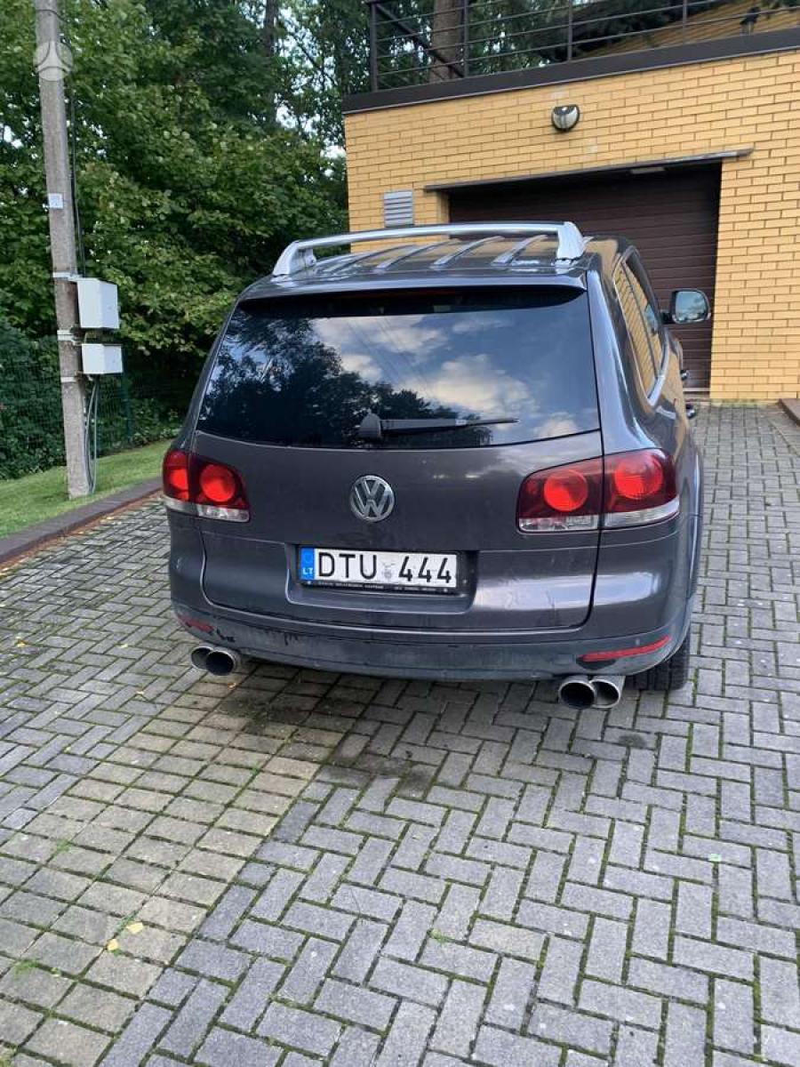 Pelēks Volkswagen Touareg 2007 Kauņa, ar dzinēja tilpumu 2.97 L un nobraukumu 321 tūkst. km par 4700 €, foto 4 vietnē AUTOMOTO.COM.LV